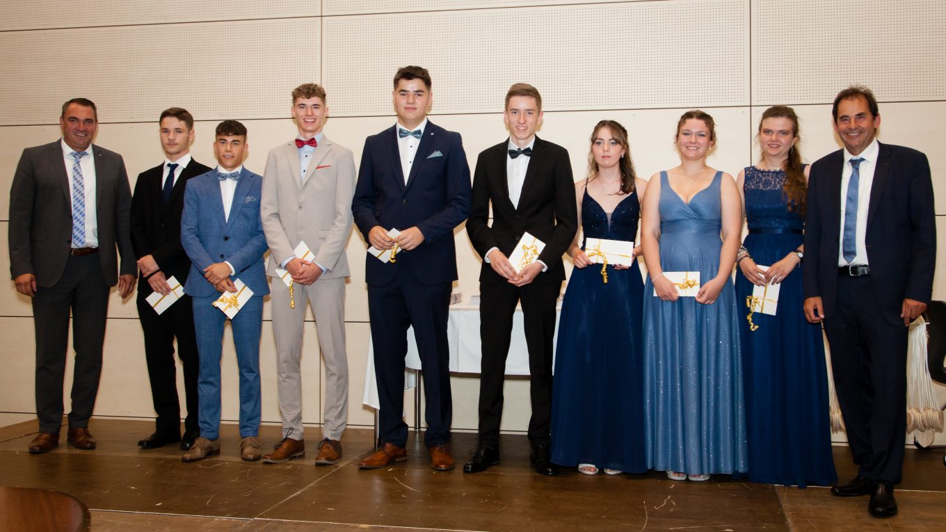 Unsere Abschlussfeier: Klassenfotos und Ehrung der Besten – Staatliche Realschule Rottenburg a ...